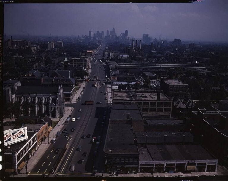 Daily Life in Detroit in 1950 (Video Footage)